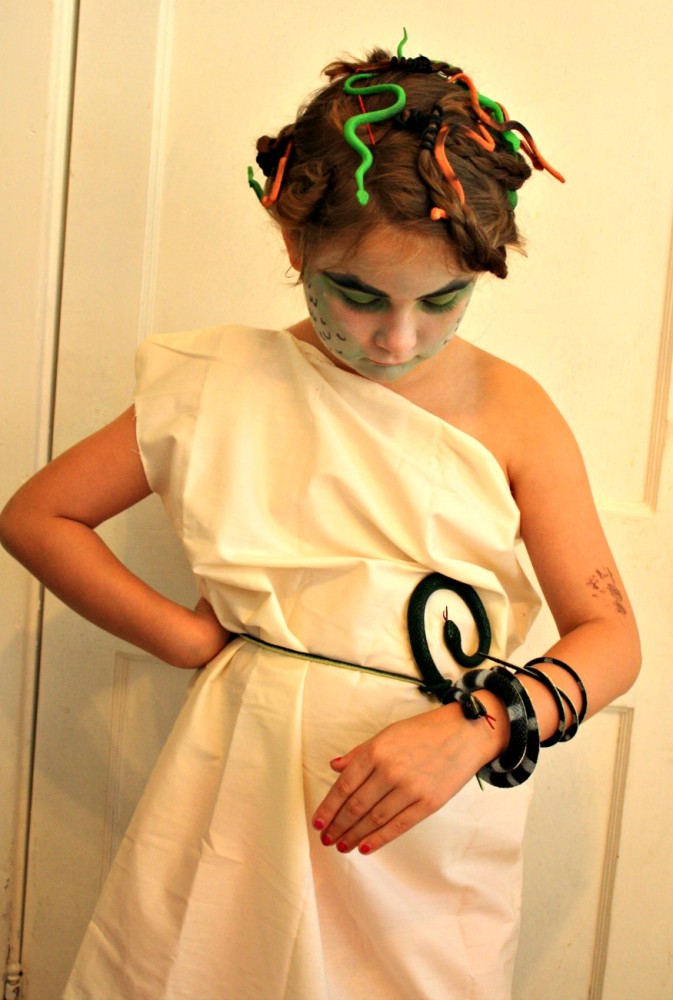 Easy $3 Medusa Costume and Makeup Tutorial