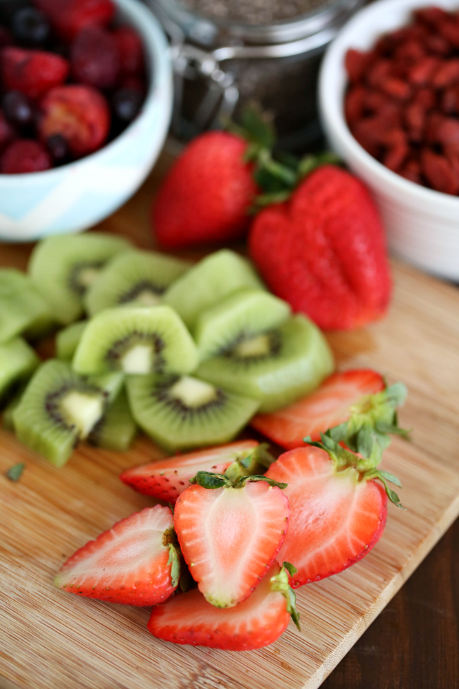 Goji Berry Smoothie Bowl Recipe - Slap Dash Mom