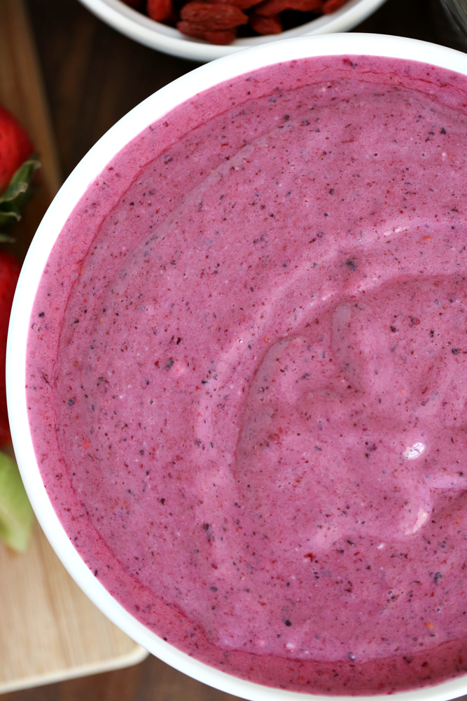 Goji Berry Smoothie Bowl Recipe - Slap Dash Mom