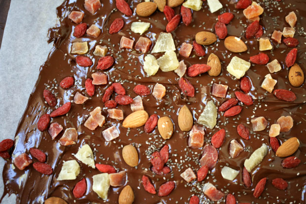 Goji Berry Chocolate Bark - Slap Dash Mom