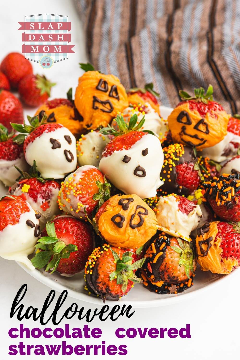 Easy Halloween Chocolate Covered Strawberries - Slap Dash Mom
