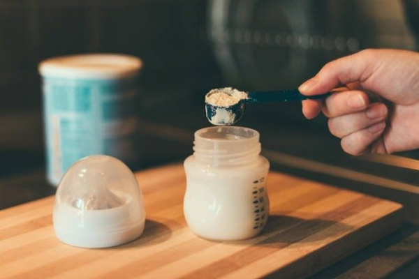 How Much Formula to Feed Newborn: Safe Amounts & Tips - Slap Dash Mom