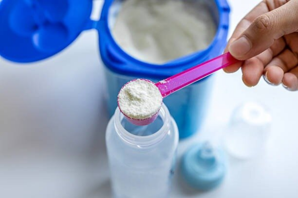 How Much Formula to Feed Newborn: Safe Amounts & Tips - Slap Dash Mom